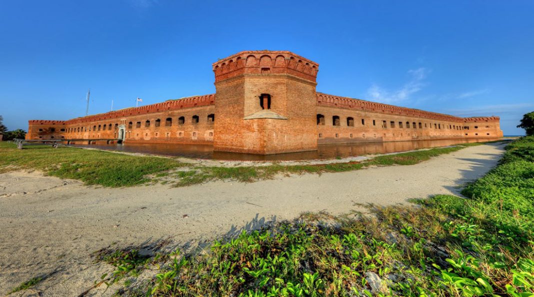 Fort Jefferson: An Amazing Abandoned Prison on a Tropical Island ...