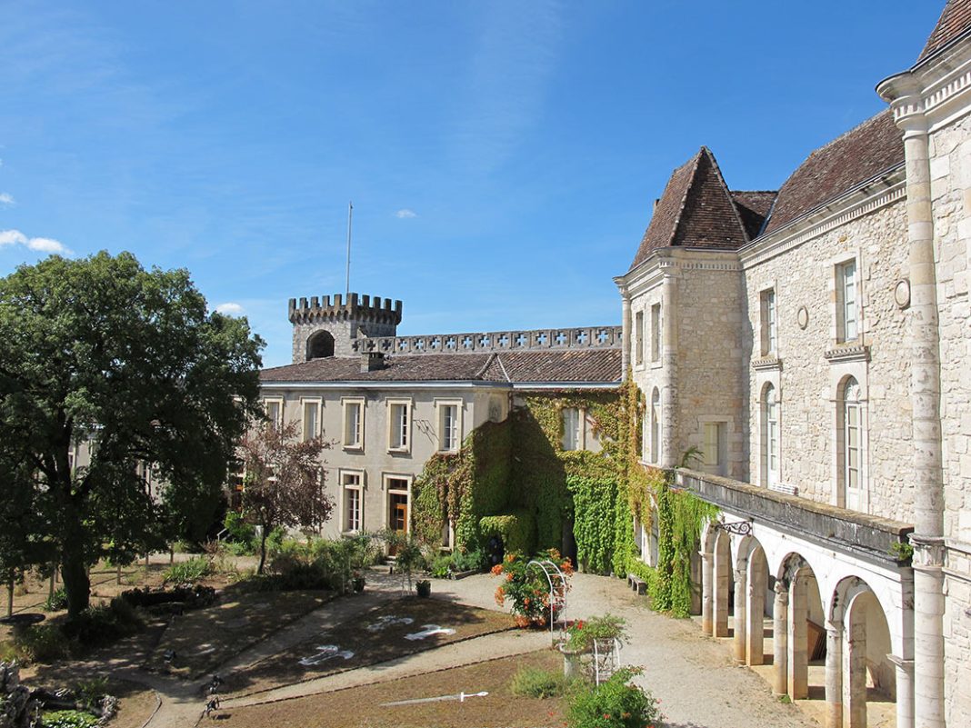 Castles in Dordogne: 10 Stunning Ancient Buildings - Travel site