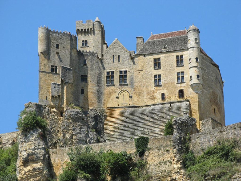 Castles in Dordogne: 10 Stunning Ancient Buildings - Travel site
