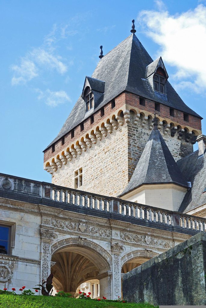 Pau Castle: a historical mirror of France - Travel site