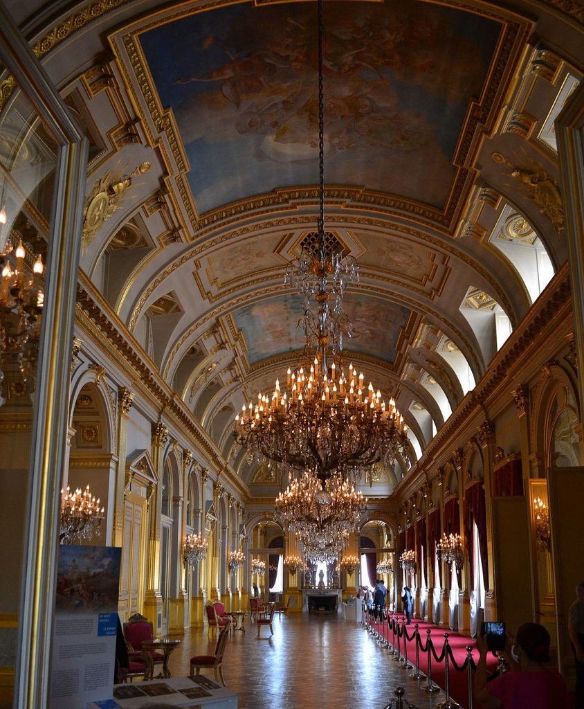Royal Palace of Brussels: the luxurious residence of the Belgian ...