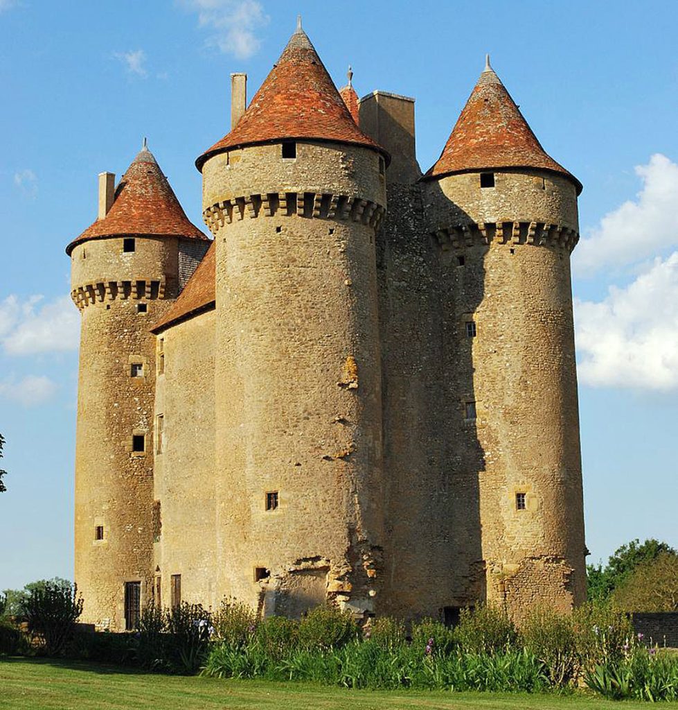 Sarzay Castle: one of the most unusual castles in France - Travel site