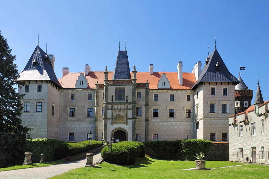 Zleby Castle: one of the most charming romantic buildings in the Czech ...