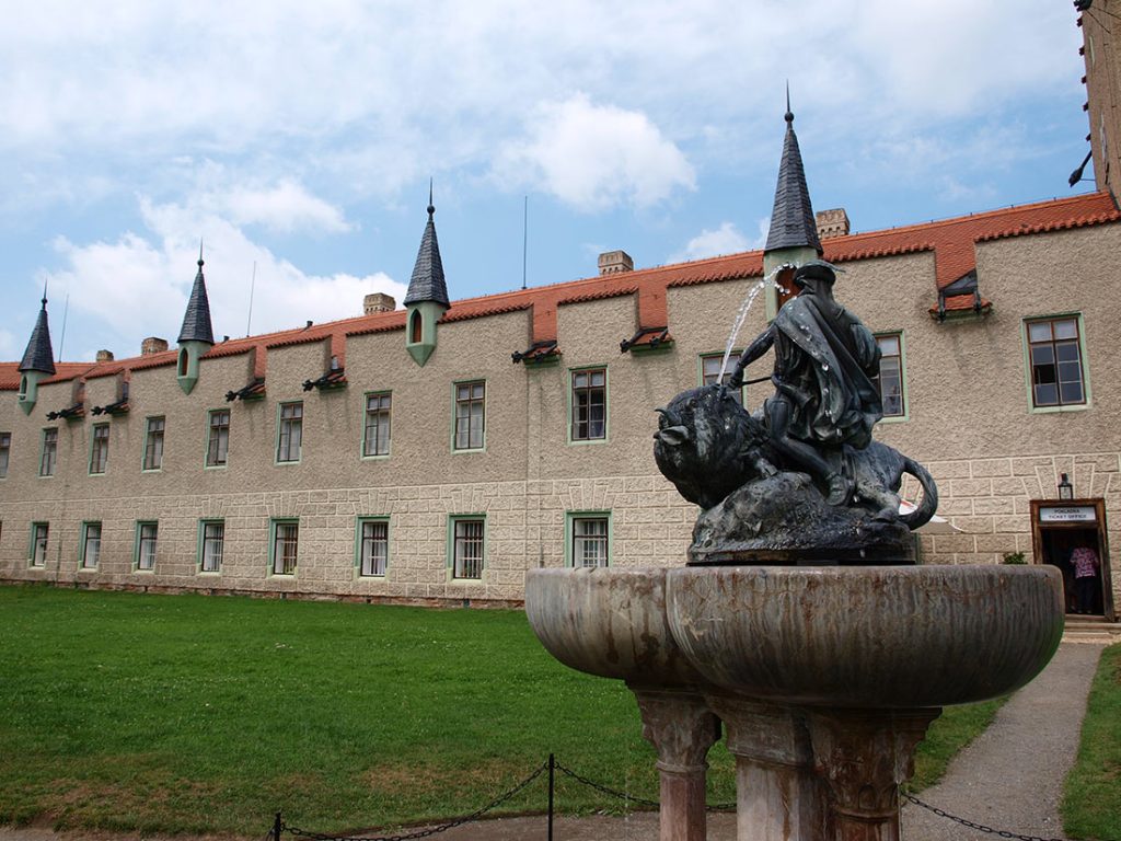 Zleby Castle: one of the most charming romantic buildings in the Czech ...