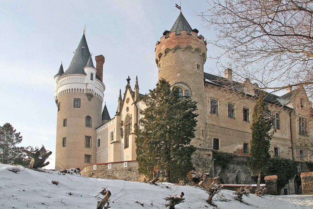 Zleby Castle: one of the most charming romantic buildings in the Czech ...
