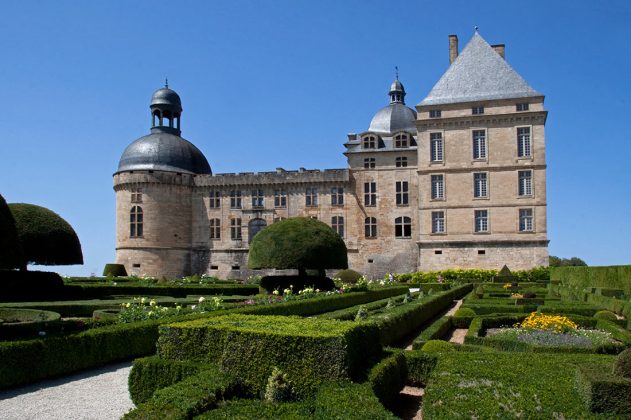 Hautefort Castle: one of the most prestigious castles in the south-west ...