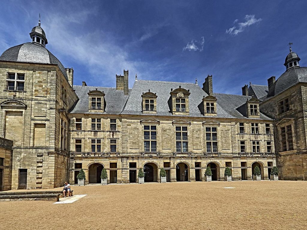 Hautefort Castle: one of the most prestigious castles in the south-west ...