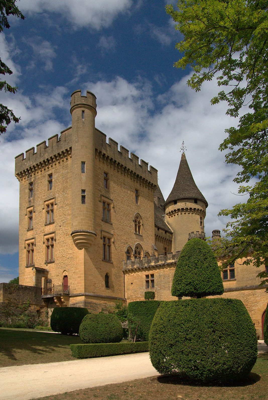 Château de Puymartin: one of the most famous castles in the Dordogne ...