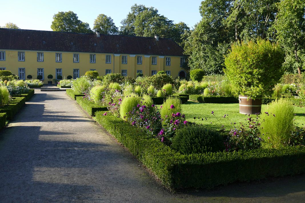 Benrath Palace: one of the best places to see in Düsseldorf - Travel site